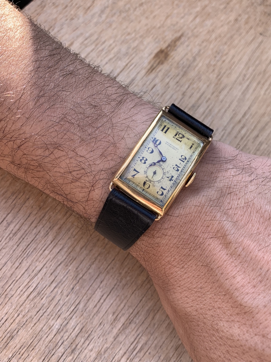 Movado Rectangular 18k gold wristwatch circa 1920's | Vintage Times