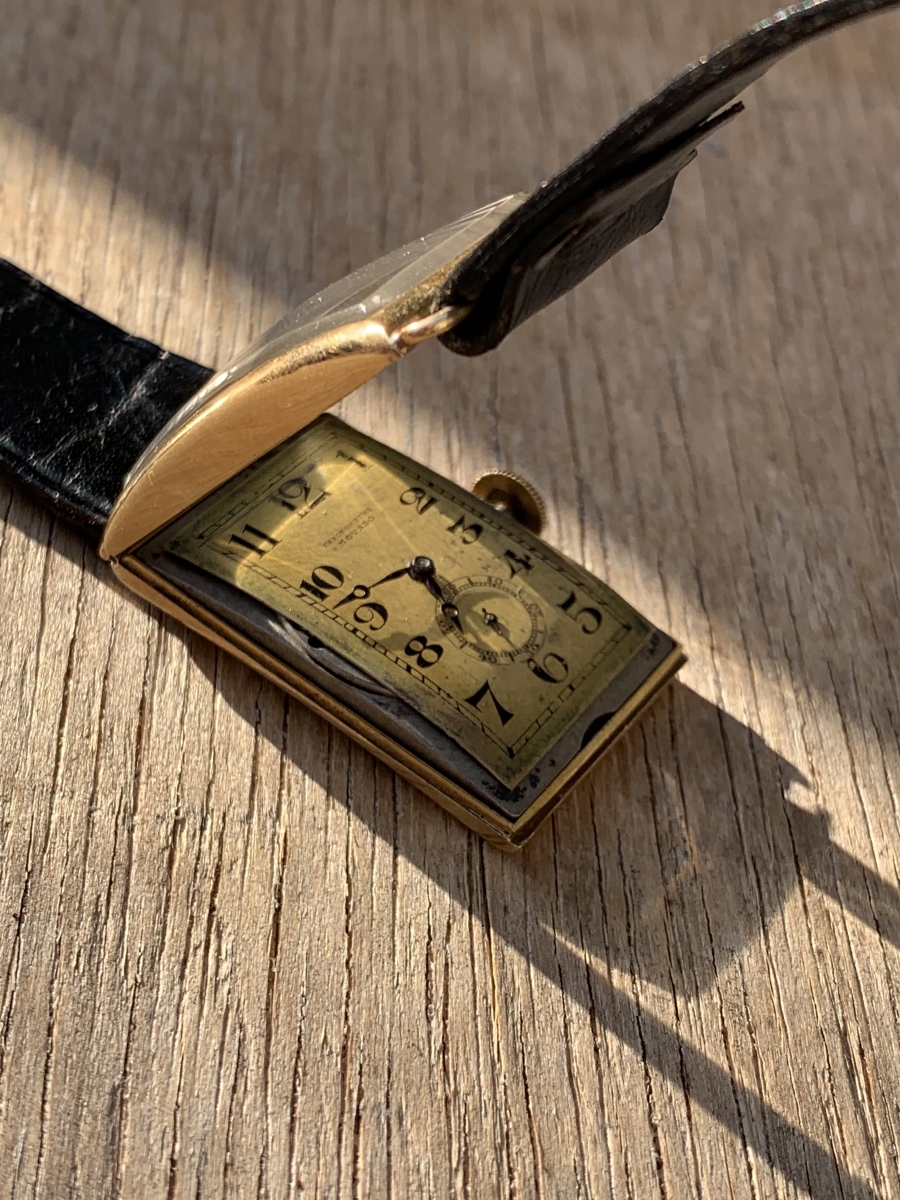 Movado Rectangular 18k gold wristwatch circa 1920's | Vintage Times
