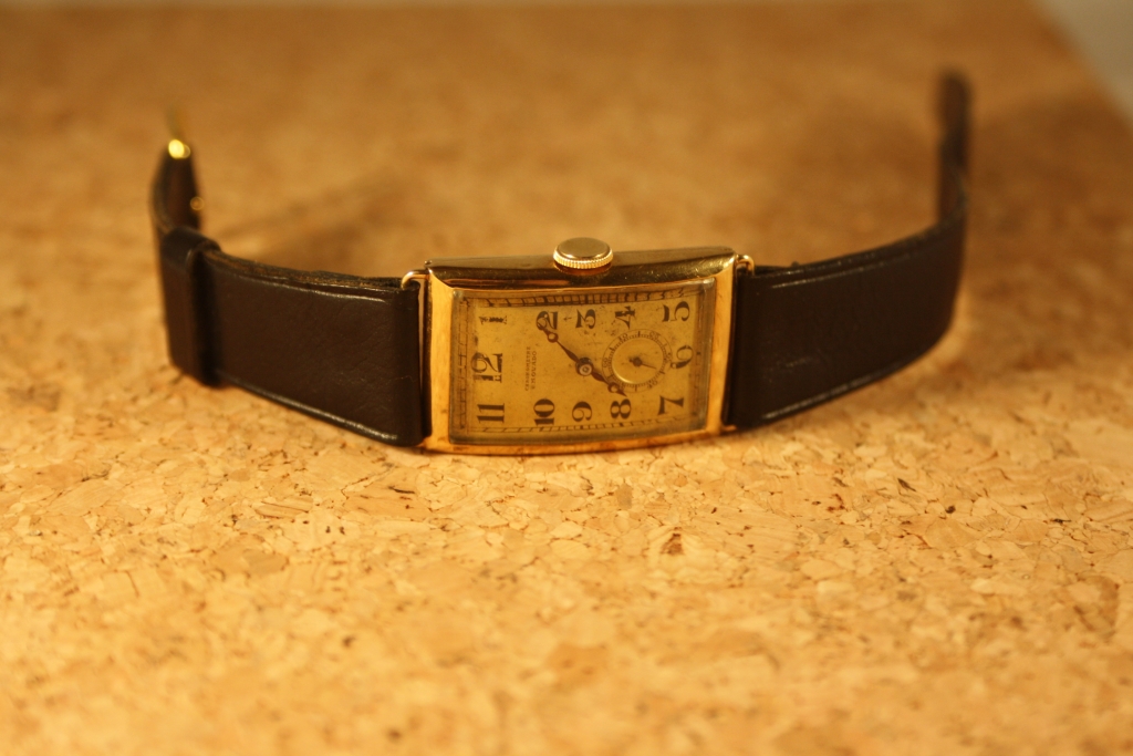 Movado Rectangular 18k gold wristwatch circa 1920's | Vintage Times