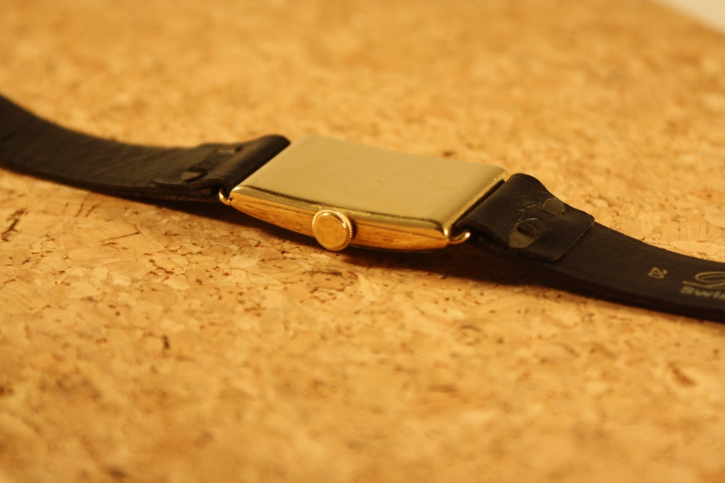 Movado Rectangular 18k gold wristwatch circa 1920's | Vintage Times