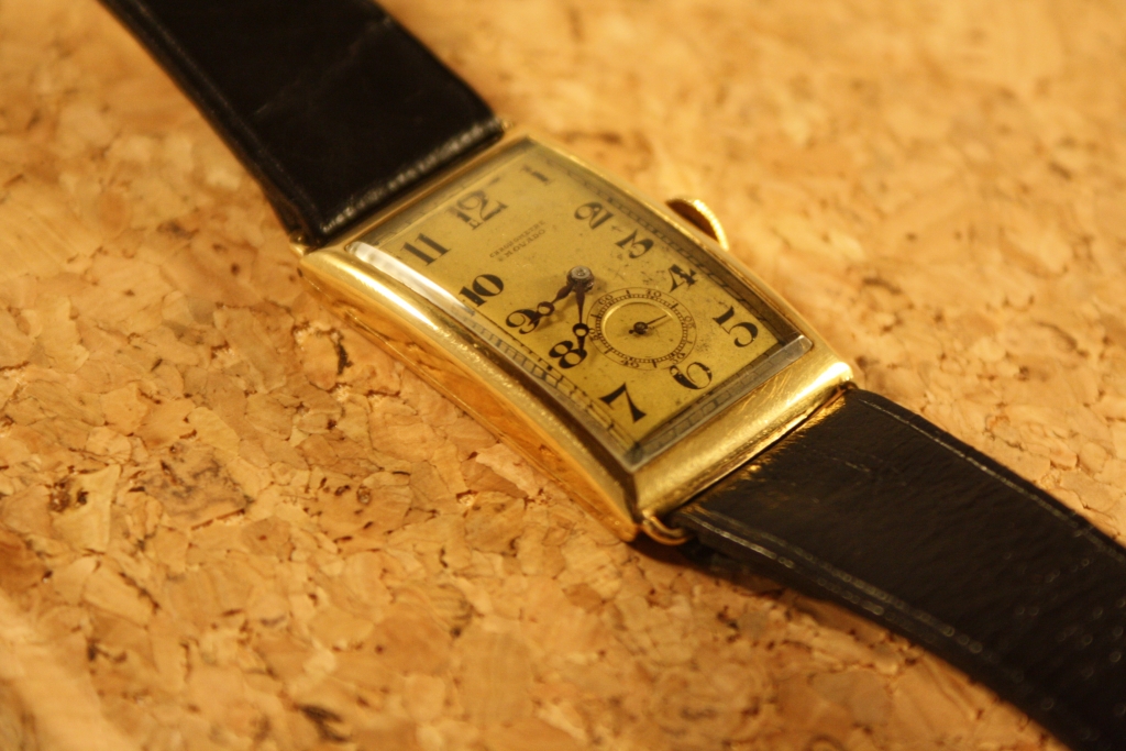 Movado Rectangular 18k gold wristwatch circa 1920's | Vintage Times