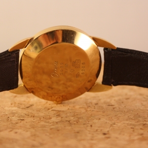 Onsa 35mm yellow gold 'Super Automatic' wristwatch circa 1950 - VINTAGE ...