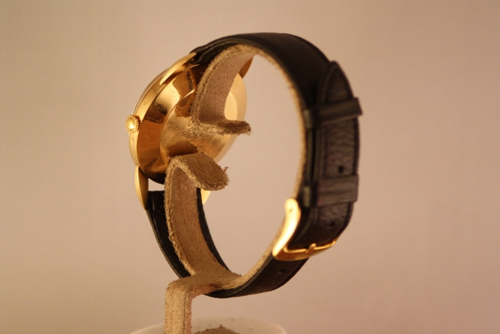 Onsa 35mm yellow gold 'Super Automatic' wristwatch circa 1950 - VINTAGE ...