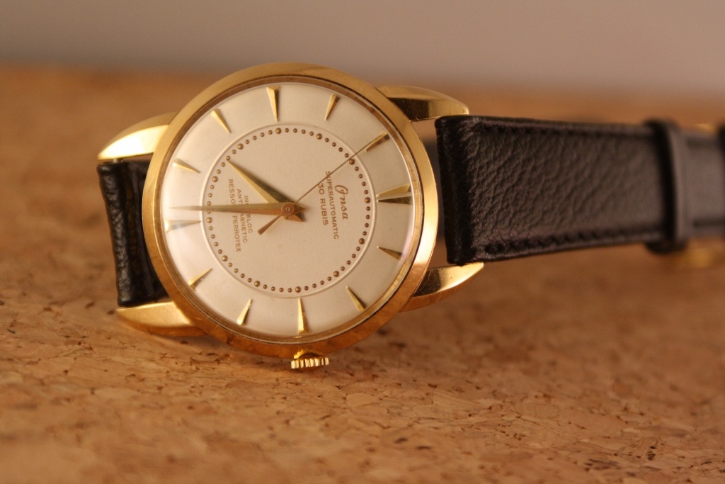 Onsa 35mm yellow gold 'Super Automatic' wristwatch circa 1950 - VINTAGE ...