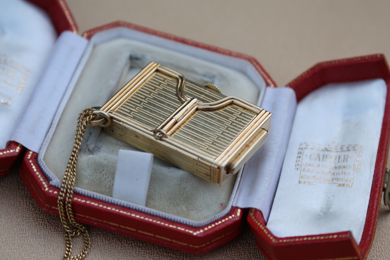 Cartier 'Guillotine / Shutter' Watch 18k Yellow gold Signed 'Cartier ...